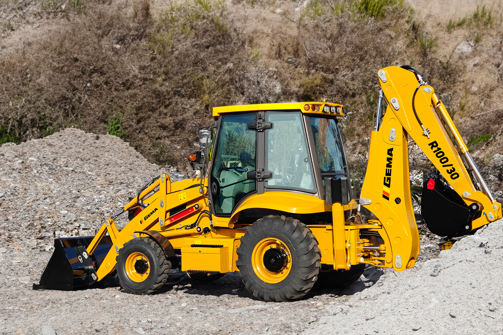 Retro pala R100/30 - GEMA Argentina. Maquinaria agricola y vial.