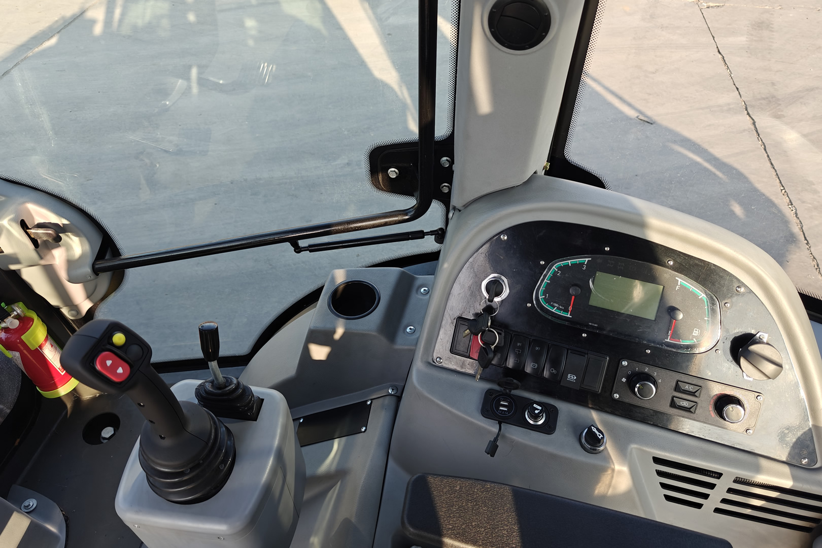 Retro pala R100/30 - GEMA Argentina. Maquinaria agricola y vial.