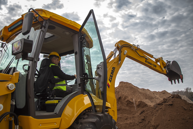 Retro pala R100/30 - GEMA Argentina. Maquinaria agricola y vial.